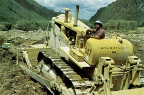 Caterpillar's big three-axle single, the 660 scraper - Contractor Magazine