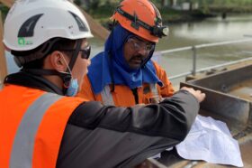 Caterpillar's big three-axle single, the 660 scraper - Contractor Magazine