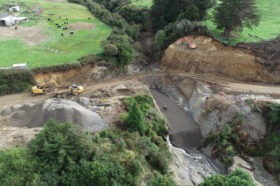 Caterpillar's big three-axle single, the 660 scraper - Contractor Magazine